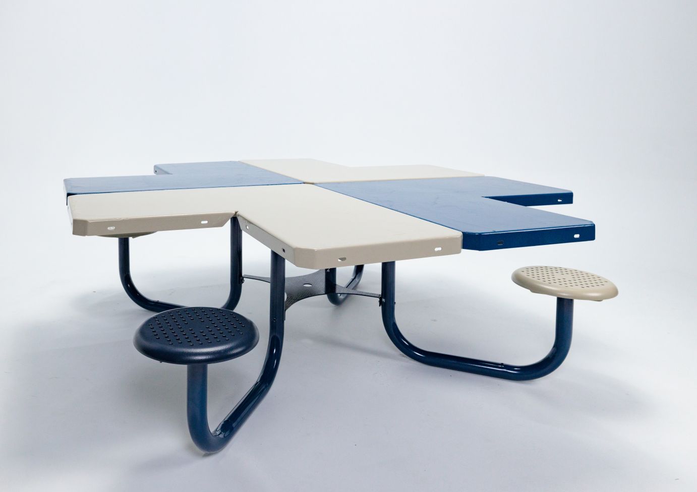 Clover Table | Ultrasite