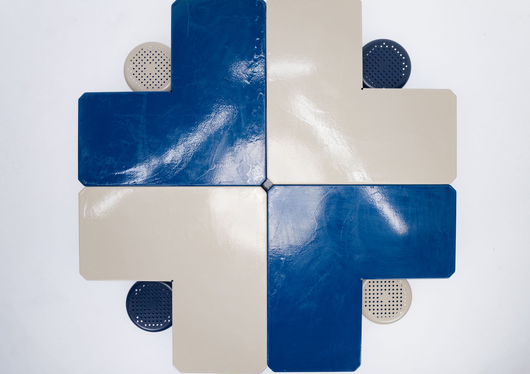 Clover Table | Ultrasite